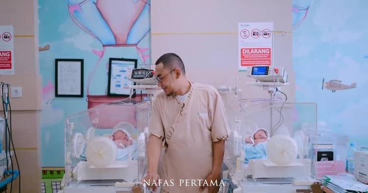 Nama Anak Kembar Mpok Alpa, Terinspirasi Raffi Ahmad | Popmama.com